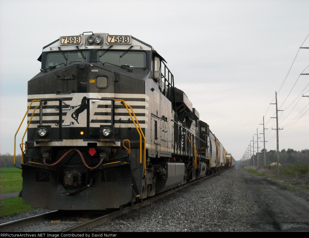 NS 12G southbound train